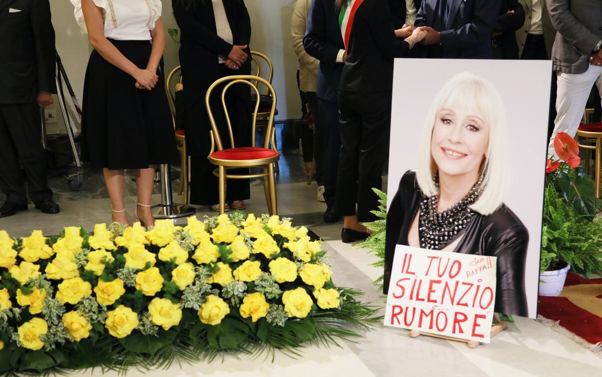 Raffaella Carrà, la camera ardente in Campidoglio | Sky TG24