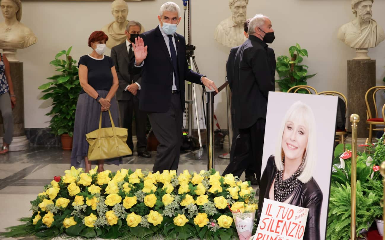 Raffaella Carrà, la camera ardente in Campidoglio | Sky TG24