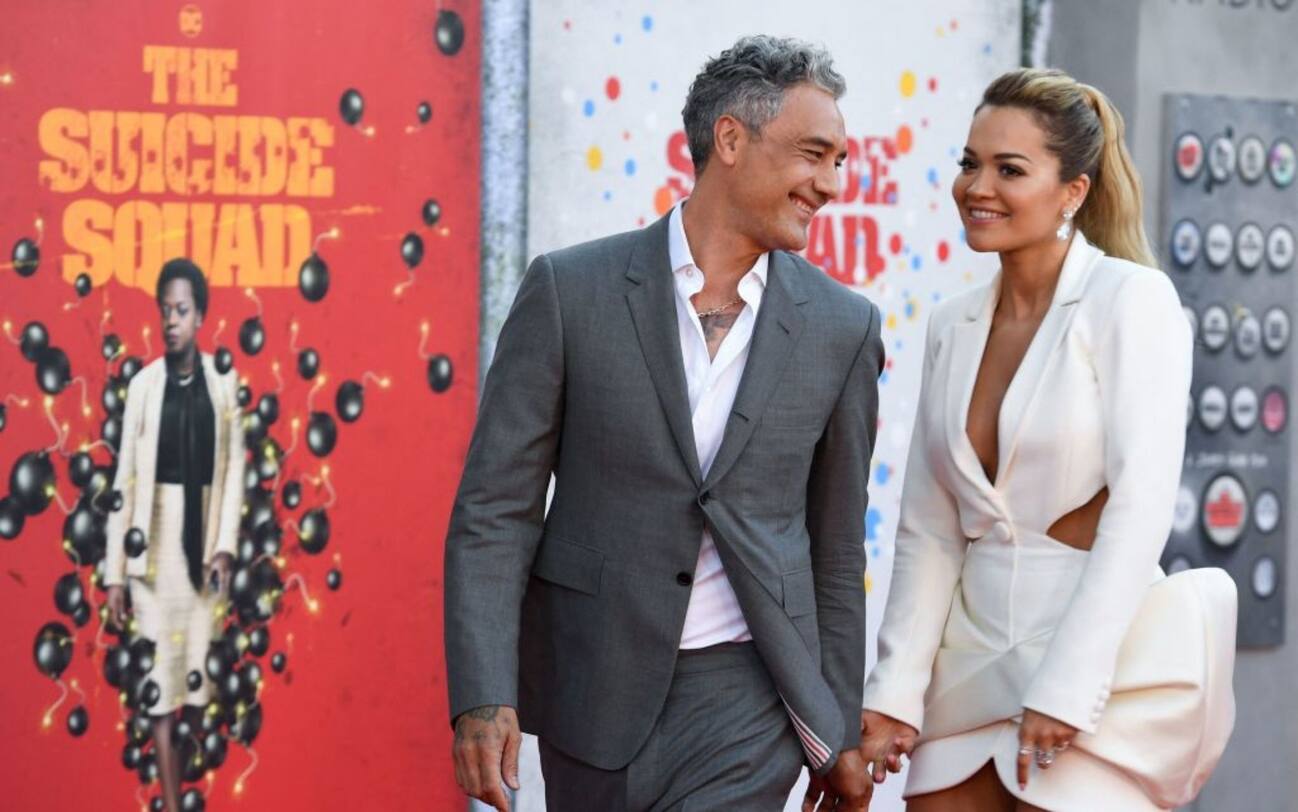 Taika Waititi e Rita Ora, la coppia sul red carpet alla premiere di The ...