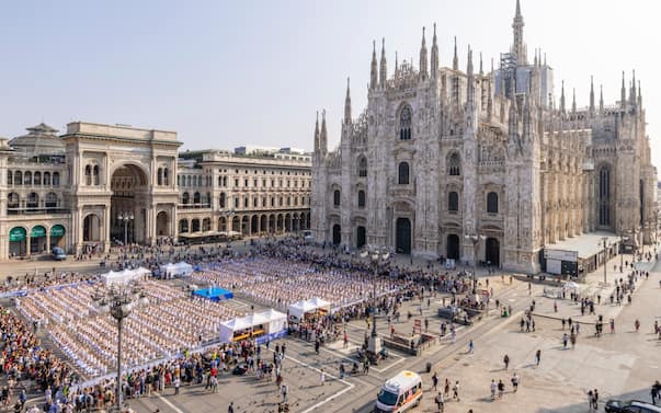 Ballo in bianco, la lezione di danza di Roberto Bolle in piazza Duomo ...