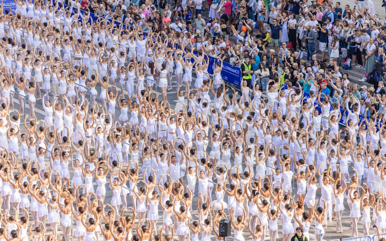 Ballo in bianco, la lezione di danza di Roberto Bolle in piazza Duomo ...