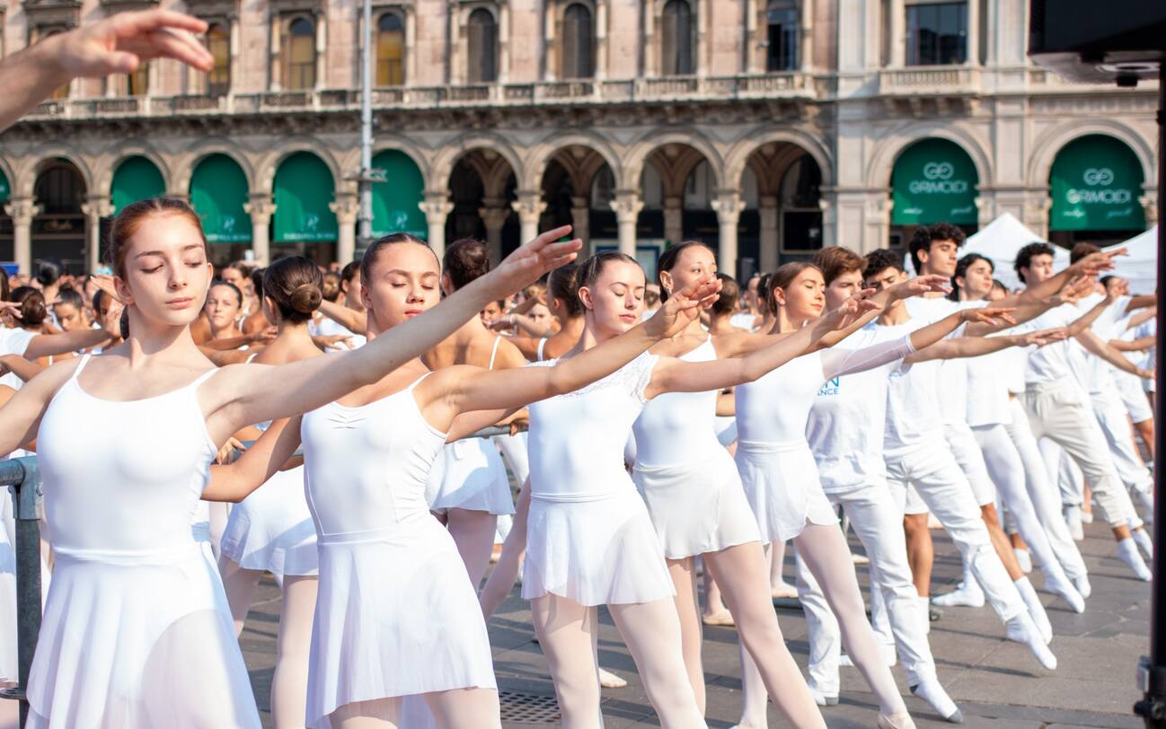 Ballo in bianco, la lezione di danza di Roberto Bolle in piazza Duomo ...