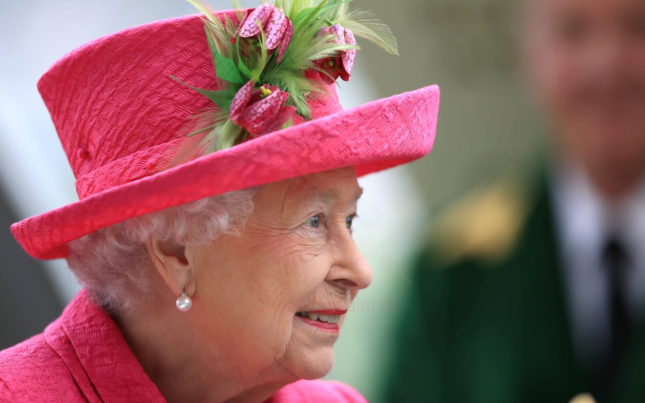 Regina Elisabetta, i 20 cappelli più originali indossati in 70 anni di ...