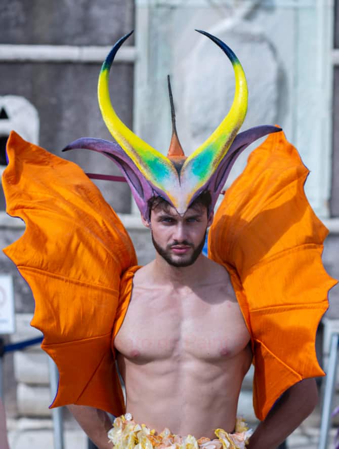 Roberto Capucci, spettacolo l'Uomo che danza con i costumi dello ...