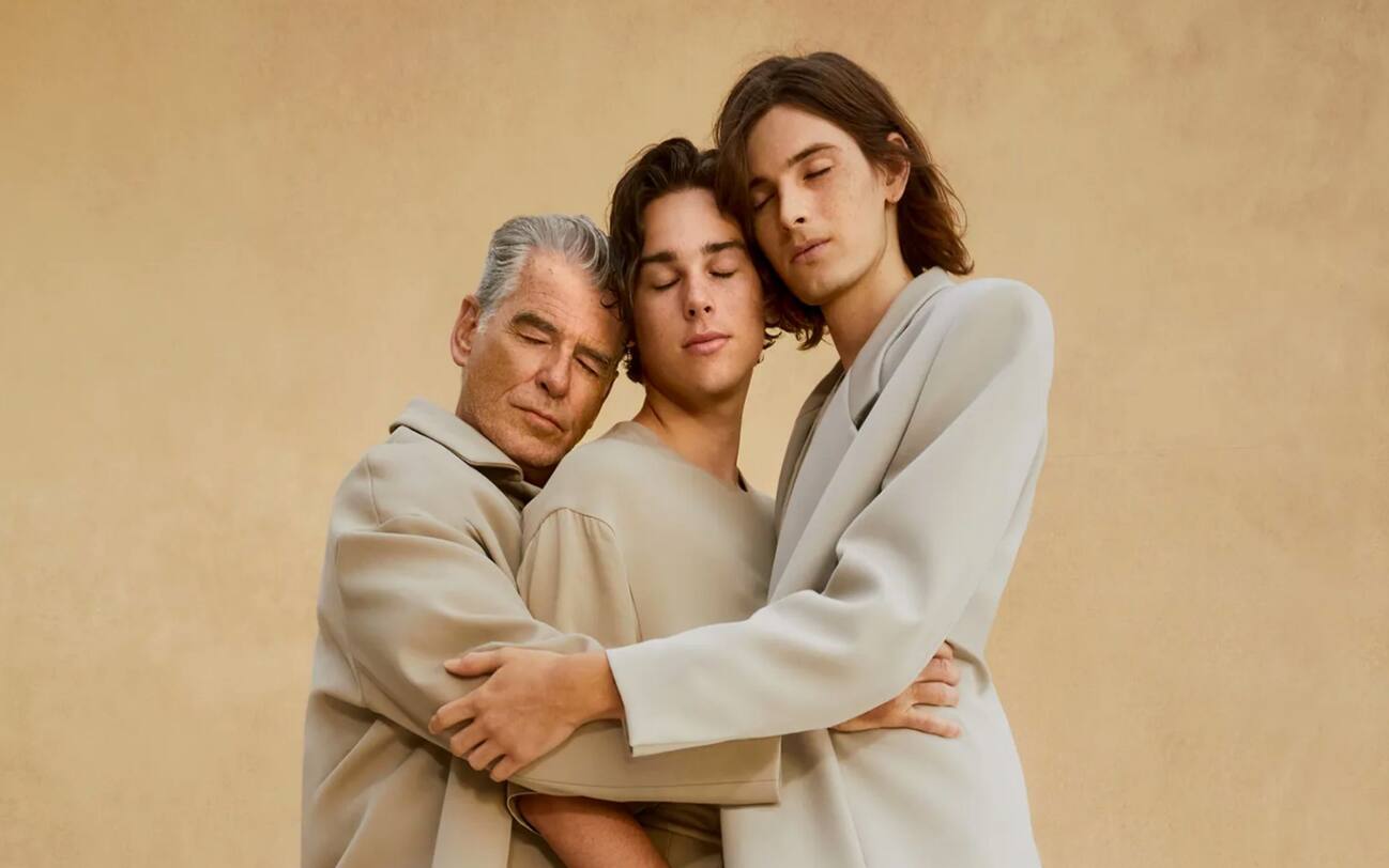 Pierce Brosnan posa con i figli Dylan e Paris sulla cover di GQ. FOTO