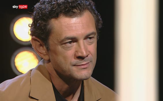 Vinicio Marchioni ospite a Stories. VIDEO | Sky TG24
