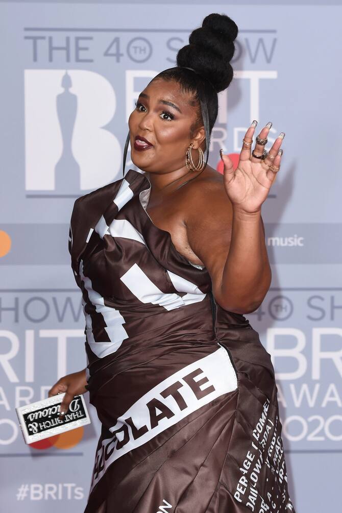 Lizzo cambia look, le foto su Instagram | Sky TG24