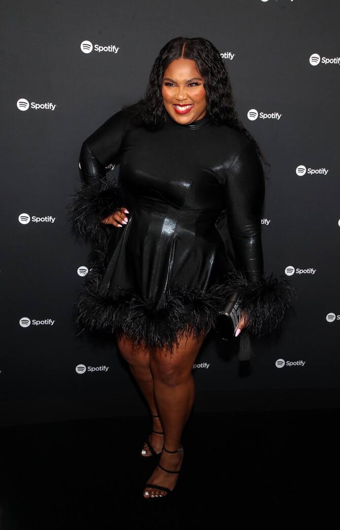 Lizzo cambia look, le foto su Instagram | Sky TG24