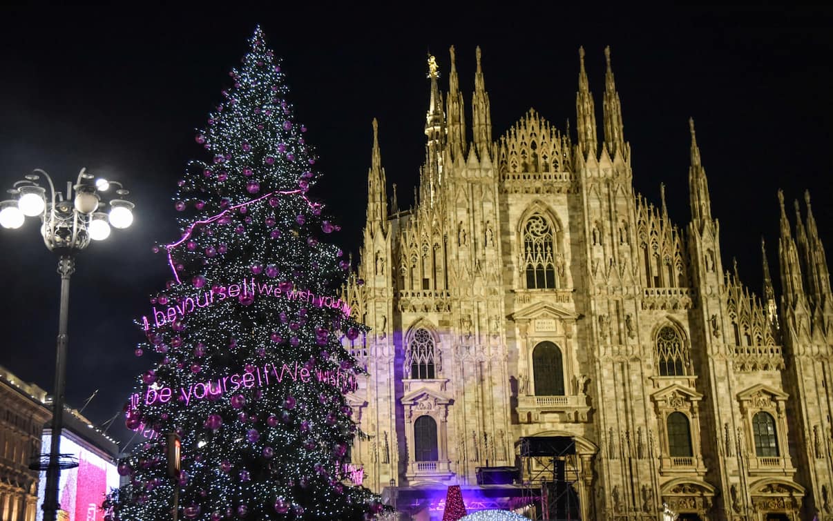 Milano, l'accensione dell'albero di Natale in Duomo con l'Estetista ...