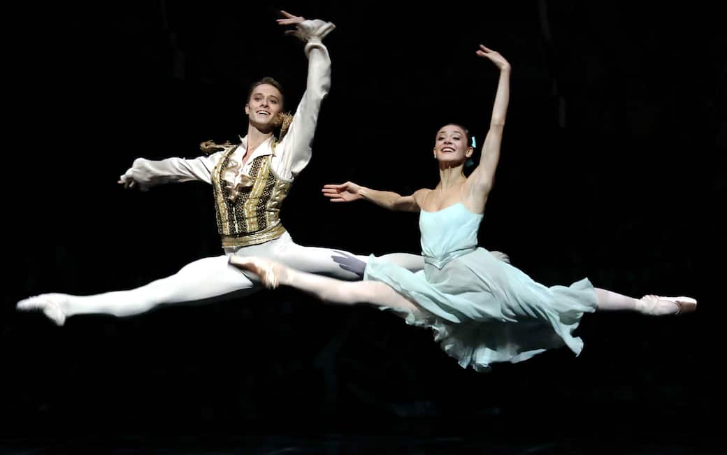 Teatro alla Scala, lo Schiaccianoci di Rudolf Nureyev apre la stagione di balletto. FOTO | Sky TG24
