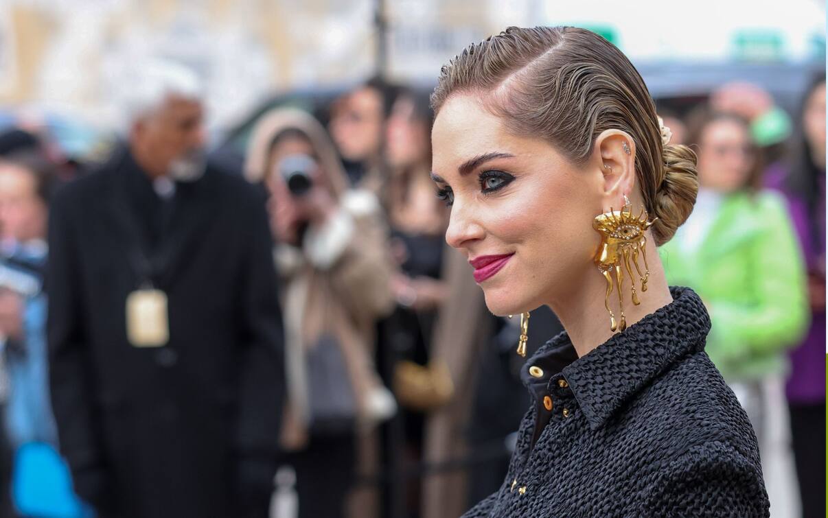 Chiara Ferragni in abito Schiaparelli alla Paris Haute Couture con la ...