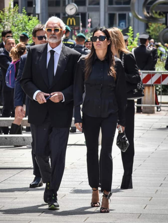 Funerali Silvio Berlusconi, i volti di Mediaset e gli amici del mondo dello spettacolo presenti ...