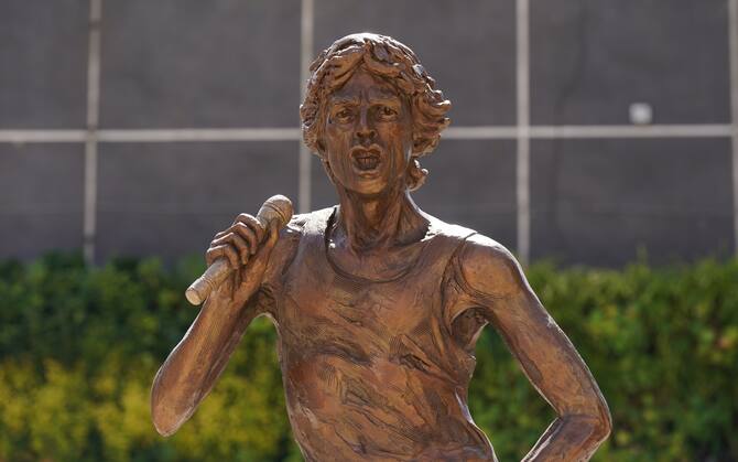 Mick Jagger e Keith Richards, inaugurate statue in bronzo a Dartford ...