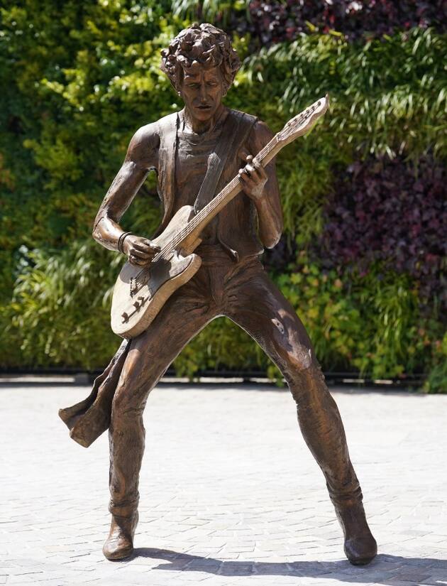 Mick Jagger e Keith Richards, inaugurate statue in bronzo a Dartford ...