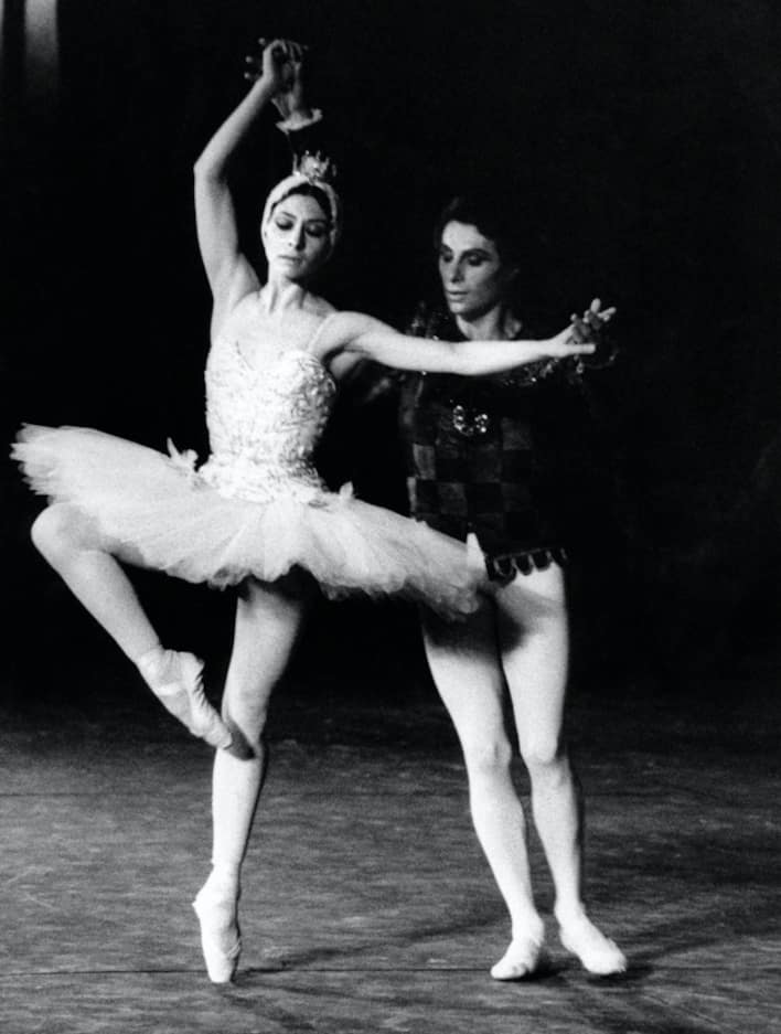 Ballerini classici, gli italiani più famosi da Carla Fracci a Roberto ...