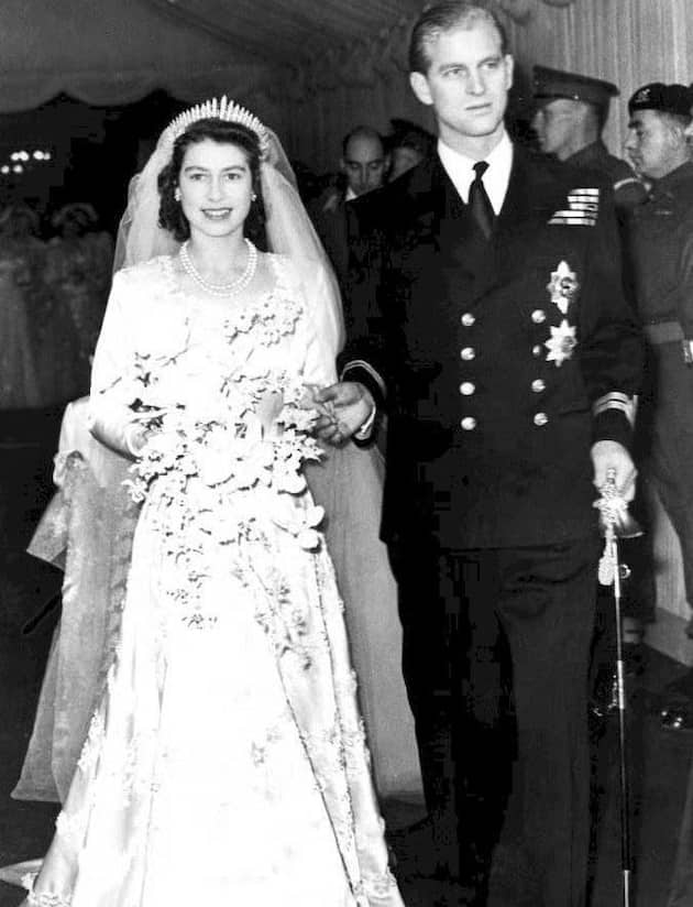 Regina Elisabetta, i gioielli della Corona più belli, dalle tiare alle ...