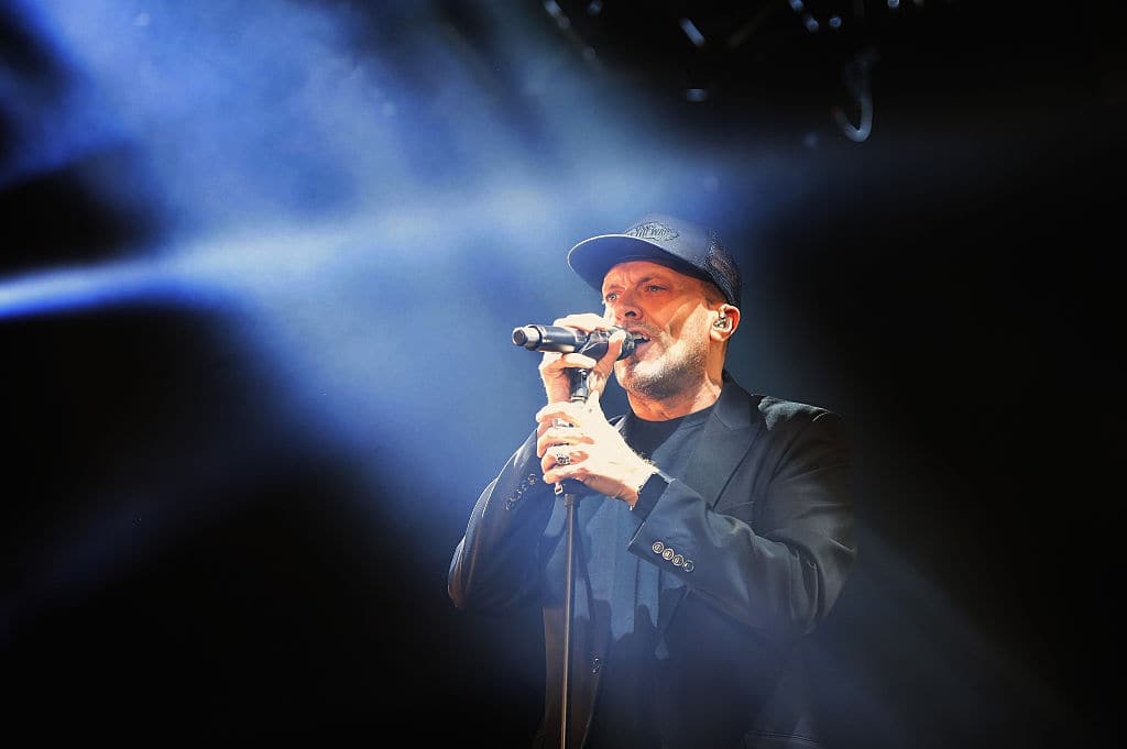 Max Pezzali annuncia un concerto all'Autodromo di Imola nel 2025 I Sky TG24