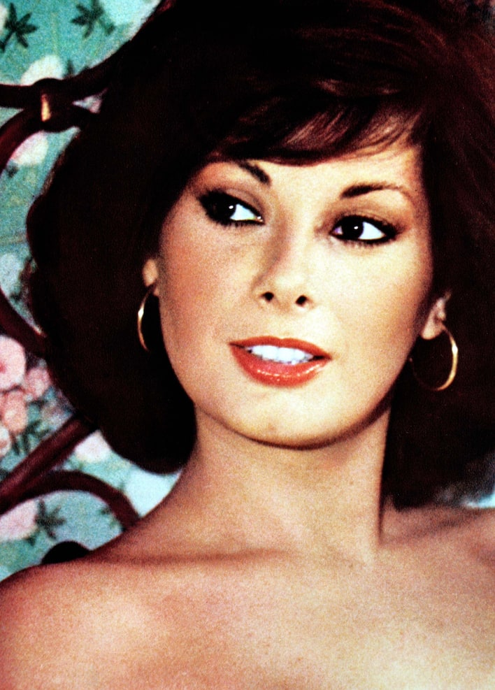 i 72 anni di Edwige Fenech, le foto dei suoi film più belli
