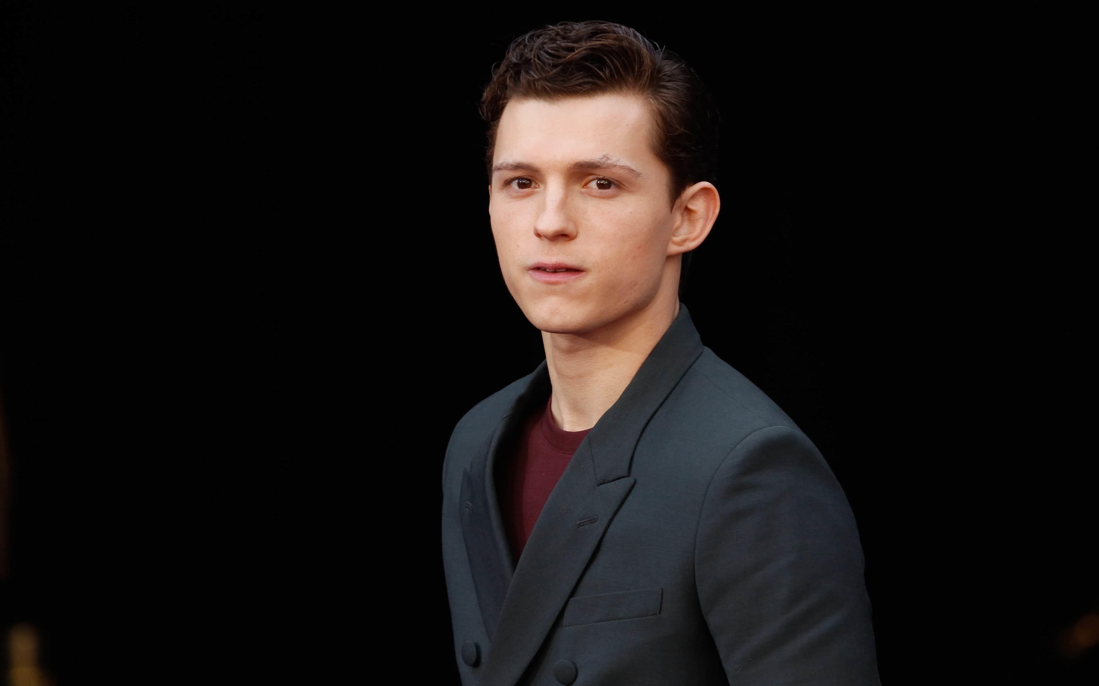 Uncharted, pubblicati nuovi scatti del film con Tom Holland