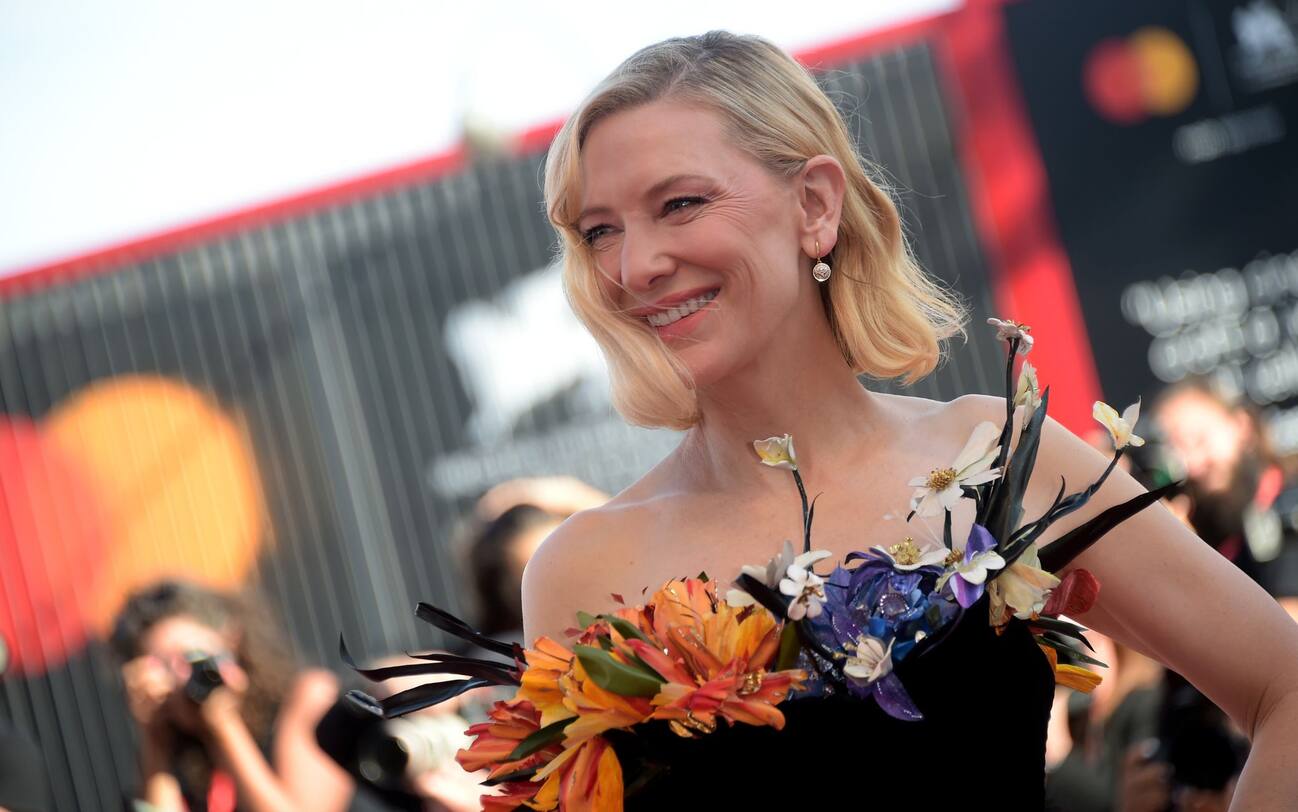 Cate Blanchett al Festival di Venezia in abito Schiaparelli. FOTO