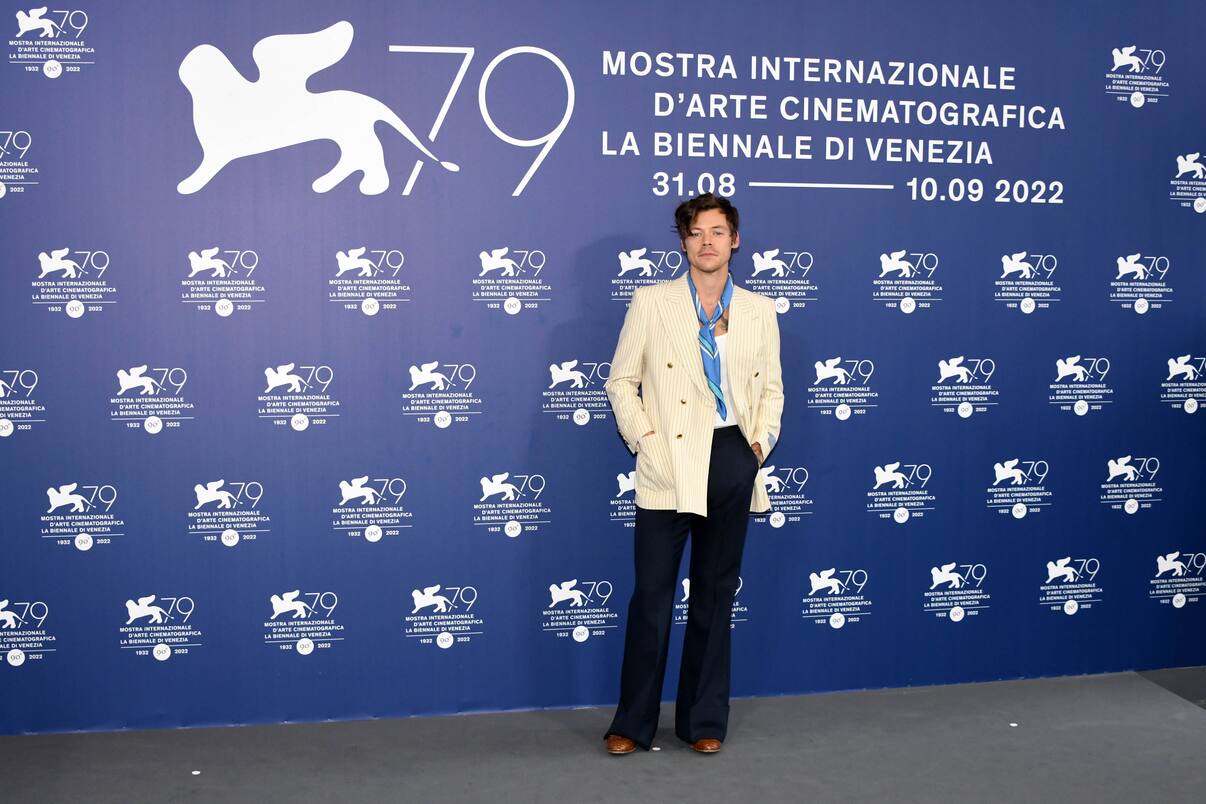 Mostra del Cinema di Venezia, l'arrivo di Harry Styles al Lido I Sky Tg24