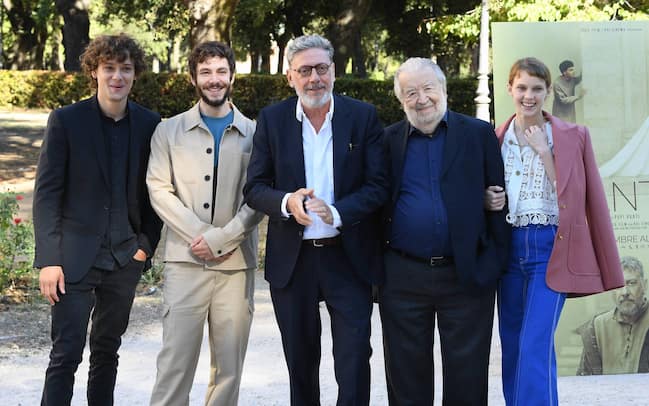Dante, il cast del film di Pupi Avati con Sergio Castellitto su Dante ...
