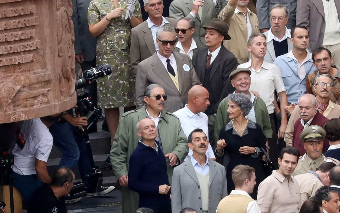 Enzo Ferrari, le prime foto di cast e comparse dal set del film a ...