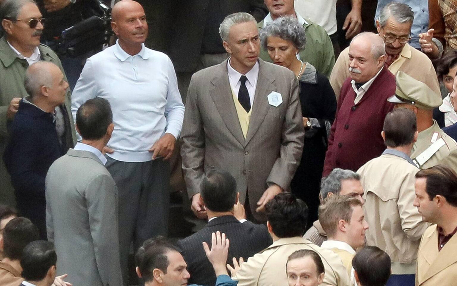 Enzo Ferrari, le prime foto di cast e comparse dal set del film a ...