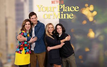 Da me o da te, il cast del film Netflix da Ashton Kutcher a Reese ...