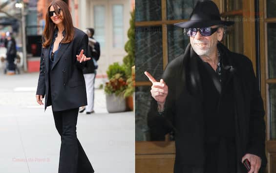 Tim Burton e Monica Bellucci insieme a Parigi, la foto sulla copertina ...