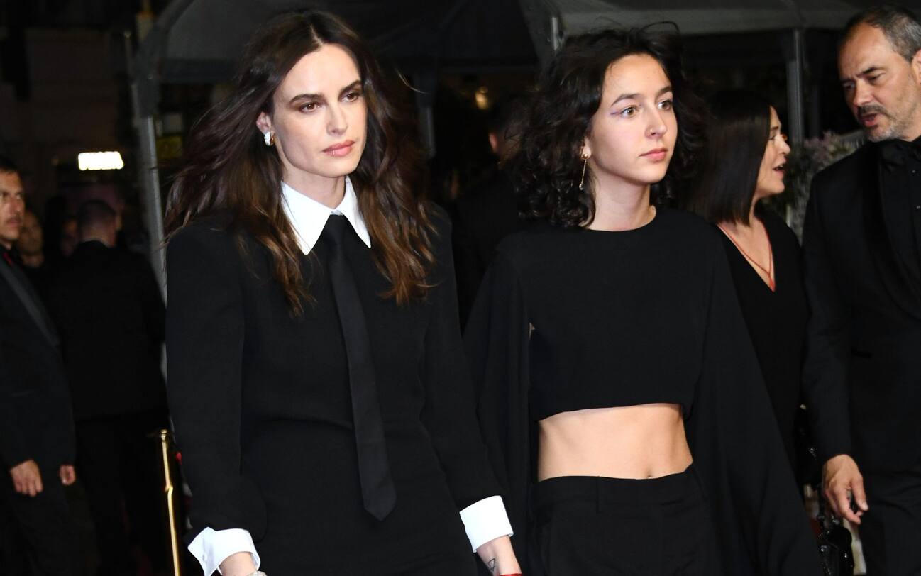 Cannes 2023, Kasia Smutniak sul red carpet con la figlia Sophie ...