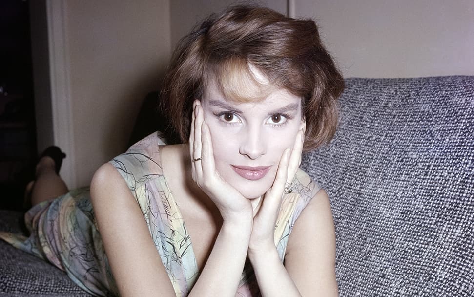 Addio ad Antonella Lualdi, attrice e cantante scomparsa a 92 anni | Sky ...