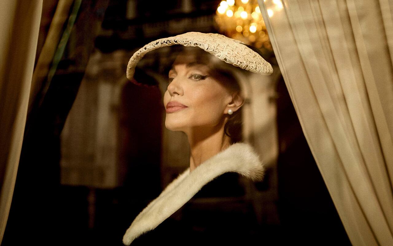 Angelina Jolie è Maria Callas, svelate le prime foto del film di Pablo ...