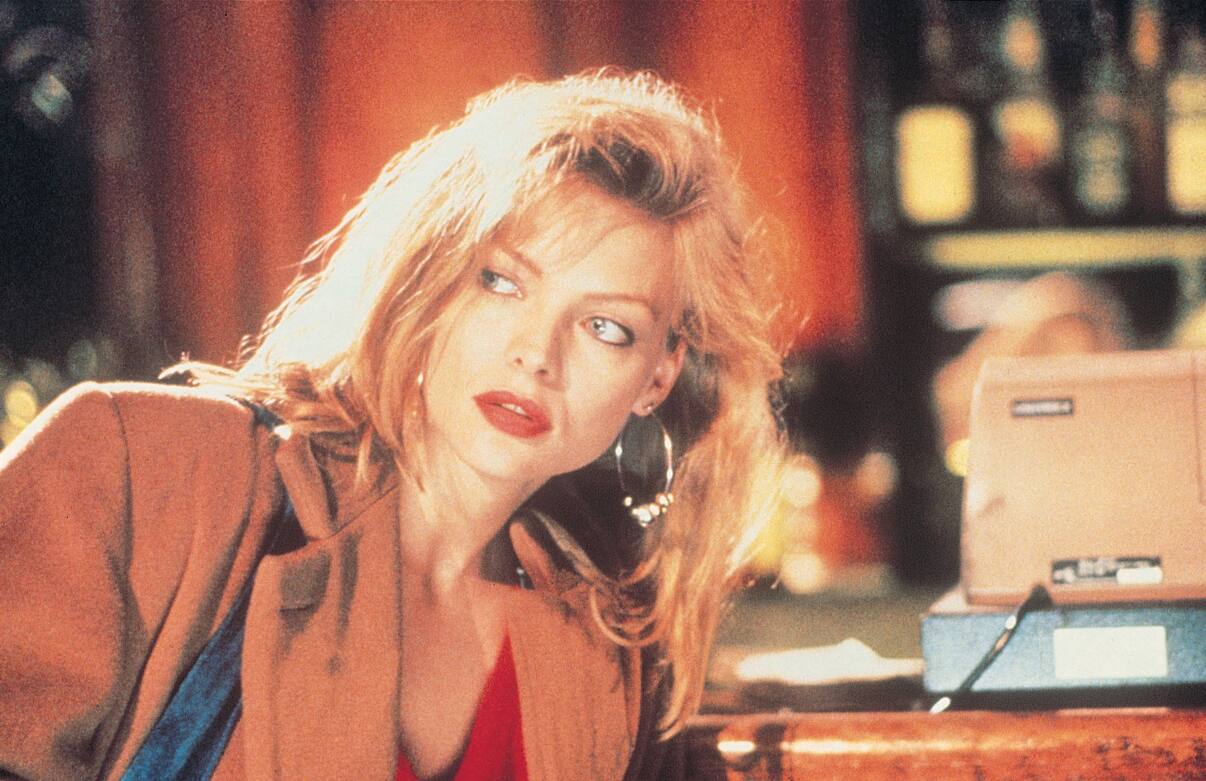 Michelle Pfeiffer compie 65 anni, i suoi ruoli più famosi da Catwoman a ...