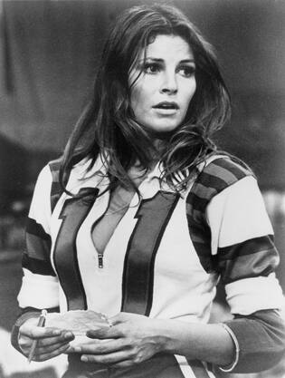 Addio a Raquel Welch, icona del cinema che stregò il mondo con un ...