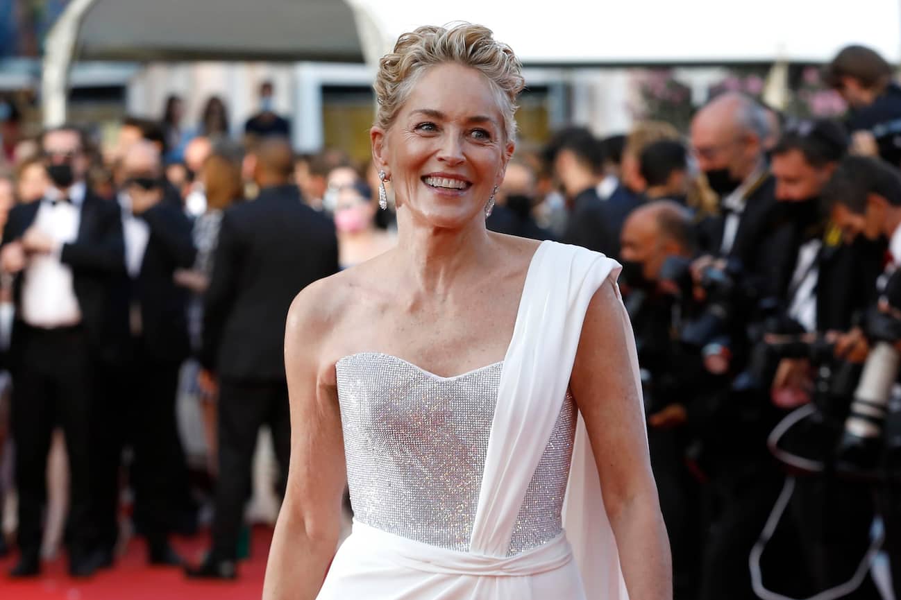 Sharon Stone: 'Dopo l'ictus non avevo più soldi, ho perso 18 milioni di ...