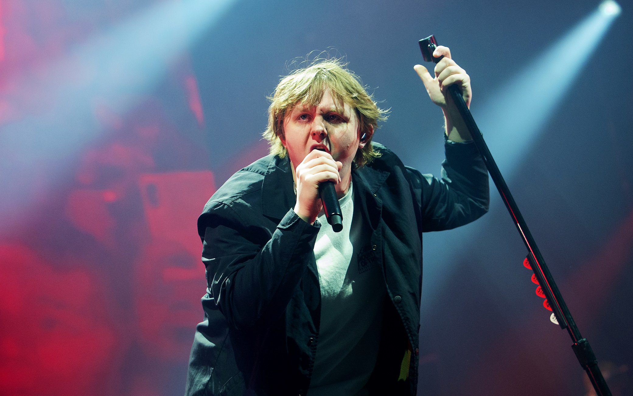 Lewis Capaldi: un live stream per il primo anniversario del debut album