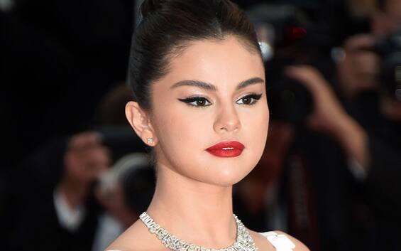 Selena Gomez canta in spagnolo, il nuovo singolo è De Una Vez