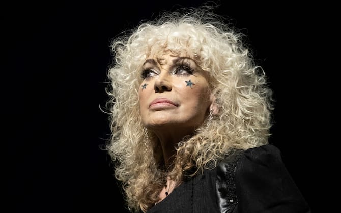 Donatella Rettore ieri e oggi: com'è cambiata negli anni. FOTO