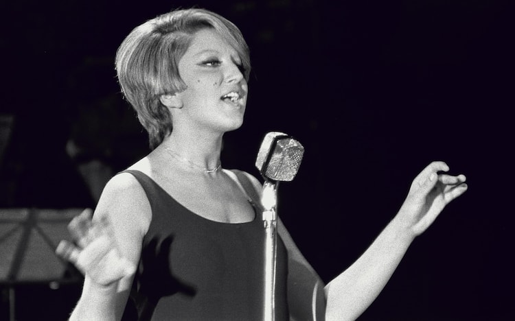 Mina canta i Beatles: il primo singolo è “And I Love Her”