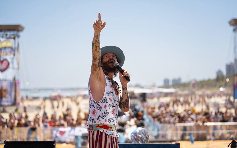 Jovanotti svela Il disco del sole, le canzoni del nuovo album da Se lo senti lo sai a La ...