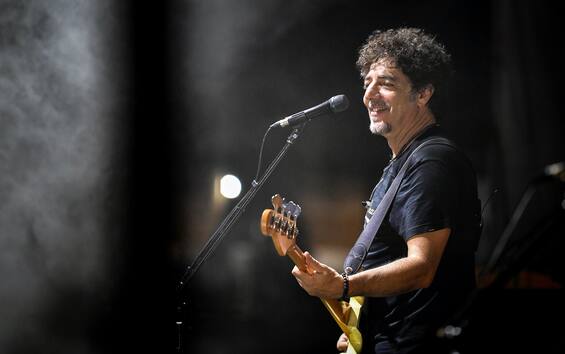 Max Gazzè compie 55 anni: le 5 canzoni da conoscere | Sky TG24