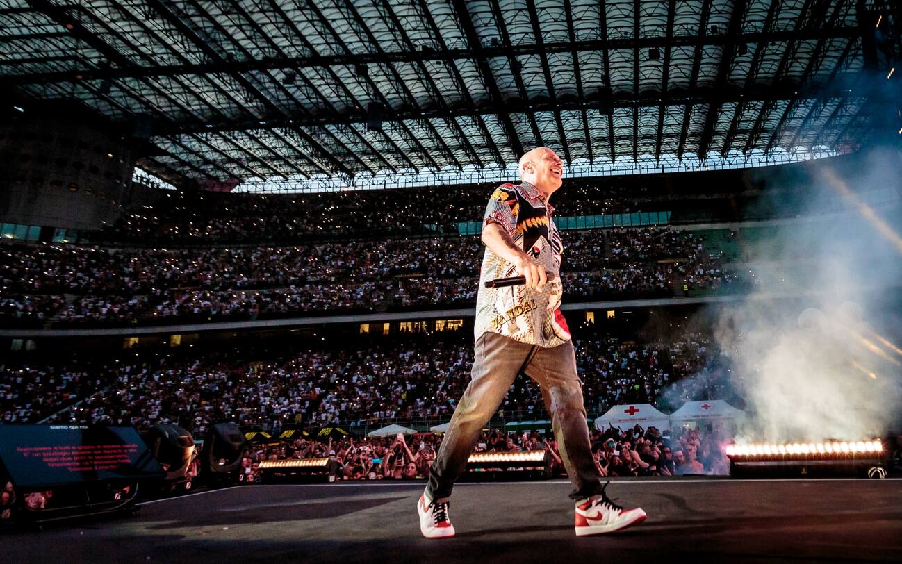 Max Pezzali in concerto, annunciato il tour nei palazzetti: le date Max Pezzali in concerto, annunciato il tour nei palazzetti: le date