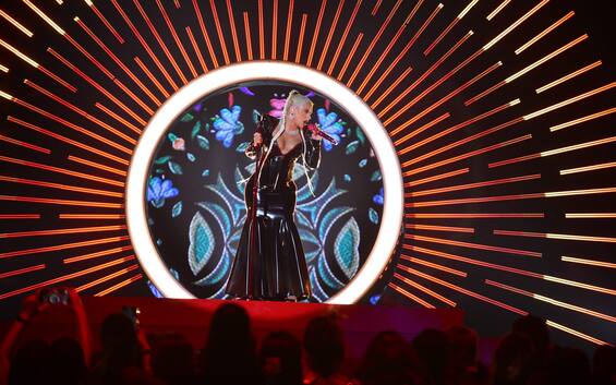 Christina Aguilera annuncia un nuovo video di Beautiful a 20 anni di ...