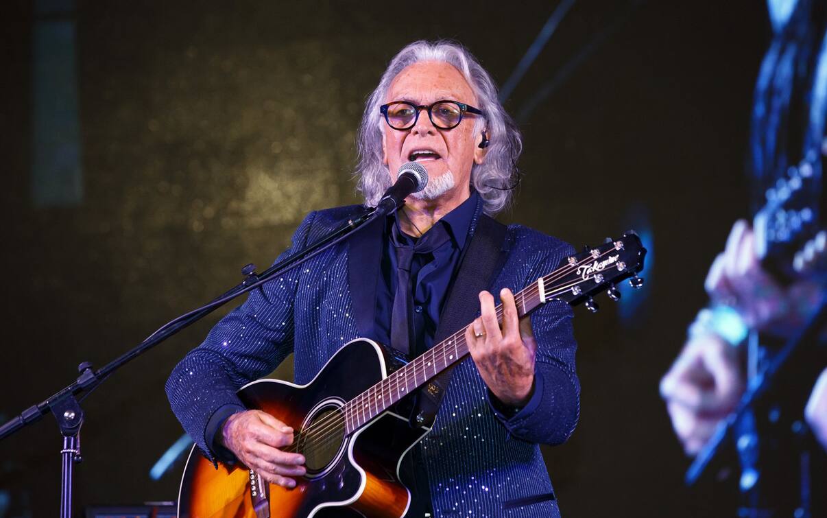 Il racconto dei 75 anni di Riccardo Fogli tra le canzoni dei Pooh e l ...