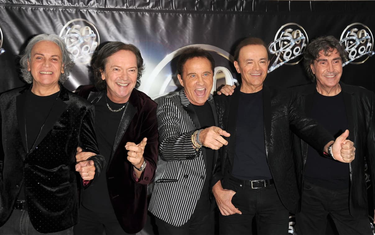 Il racconto dei 75 anni di Riccardo Fogli tra le canzoni dei Pooh e l ...