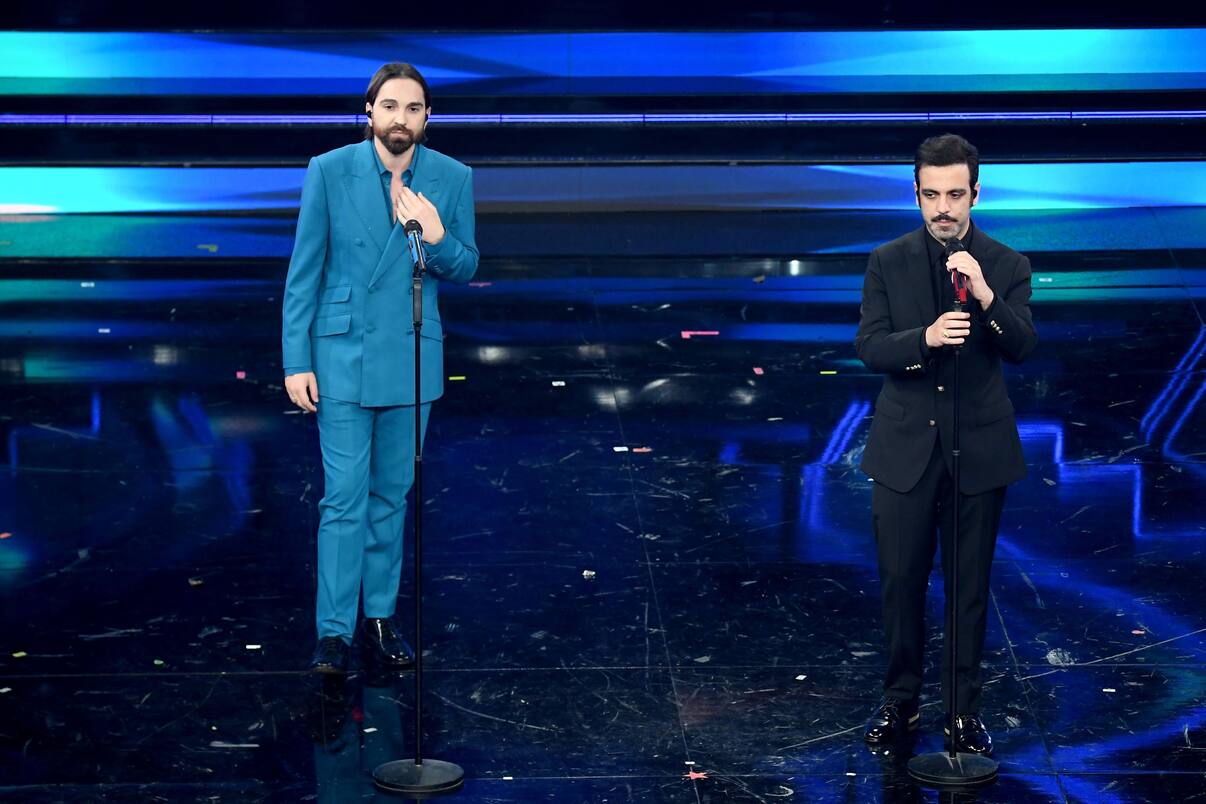 Colapesce e Dimartino, la cover K-Pop di Splash I Sky TG24