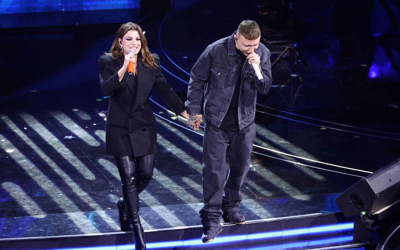 Look Sanremo 2023, le pagelle agli abiti della quarta serata, da Carla ...