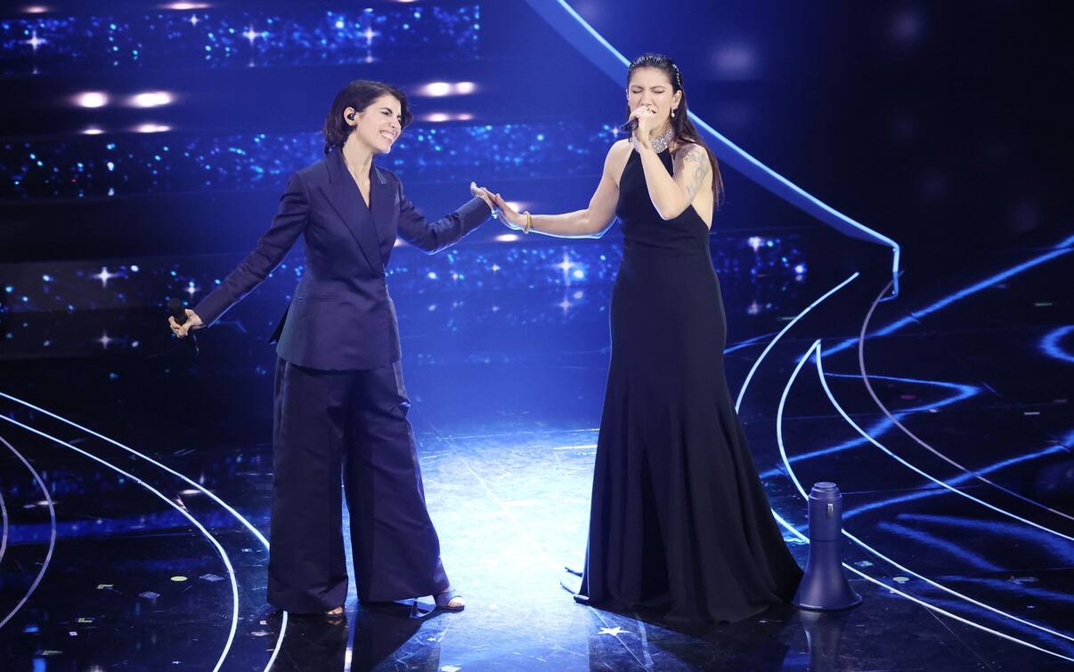 Look Sanremo 2023, le pagelle agli abiti della quarta serata, da Carla ...