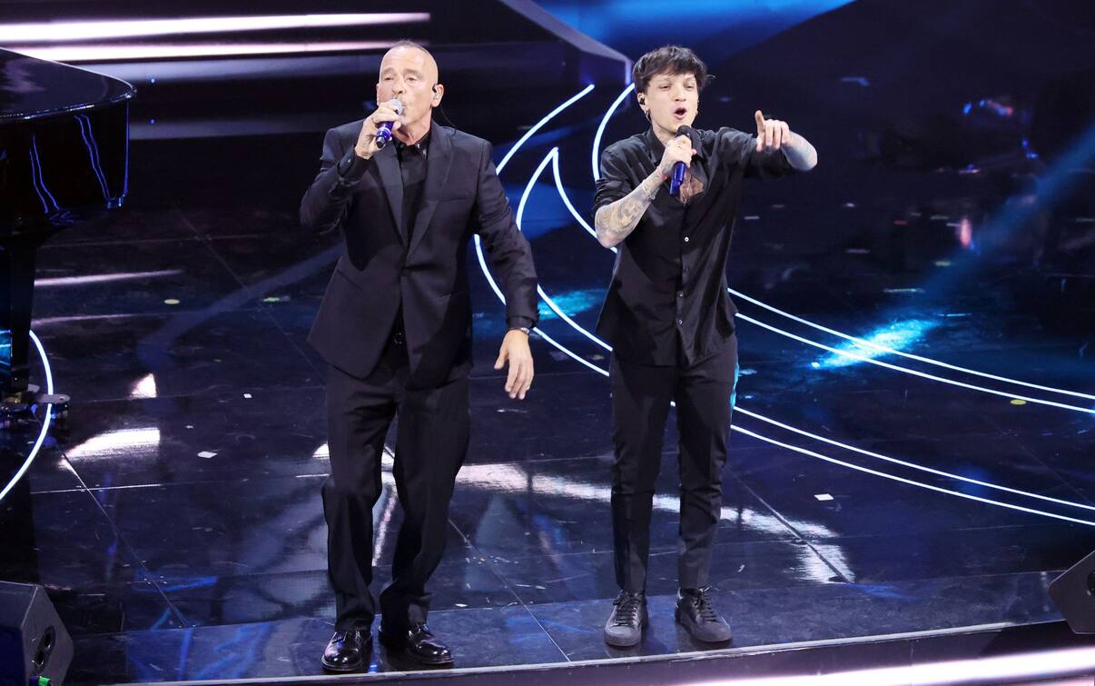 Look Sanremo 2023, le pagelle agli abiti della quarta serata, da Carla ...